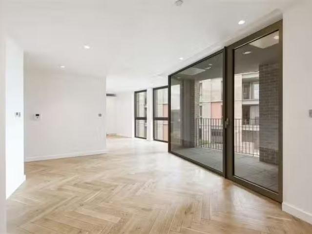 Deal! 2 bedroom flat to rent in Oberman Road, NW10