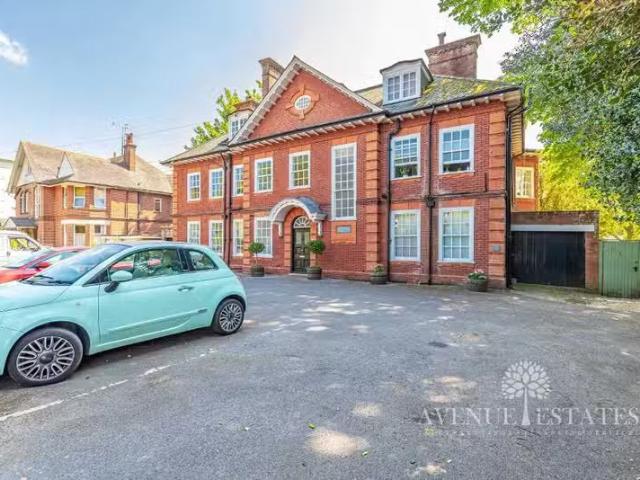 Unique 2 bedroom ground floor flat for rent in St. Winifreds R.