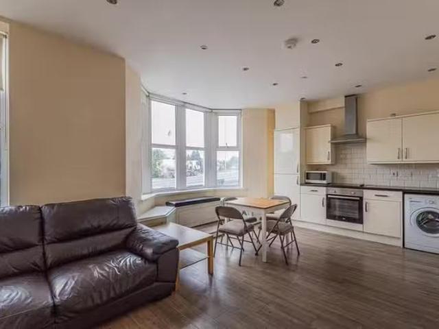 Cozy 2 bedroom private hall for rent in North Road, Heath, CF14