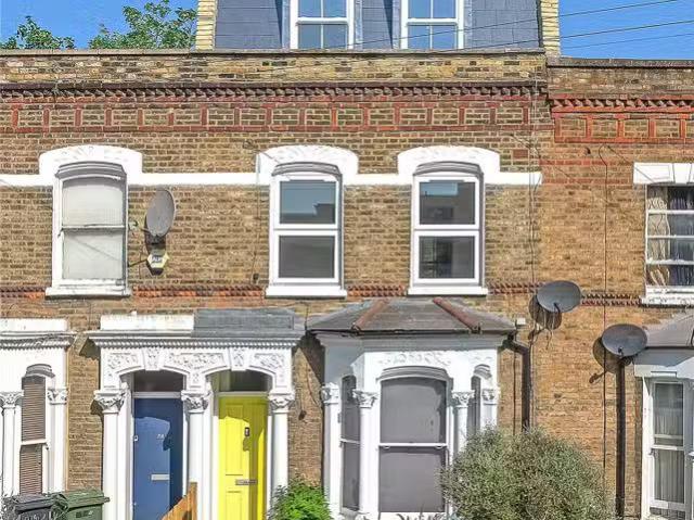 Just in! 2 bedroom property to let in Barnwell Road, London, S.