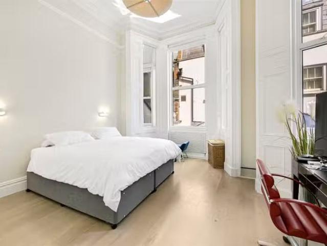 Unique 2 bedroom property to let in Cadogan Square, London, SW.