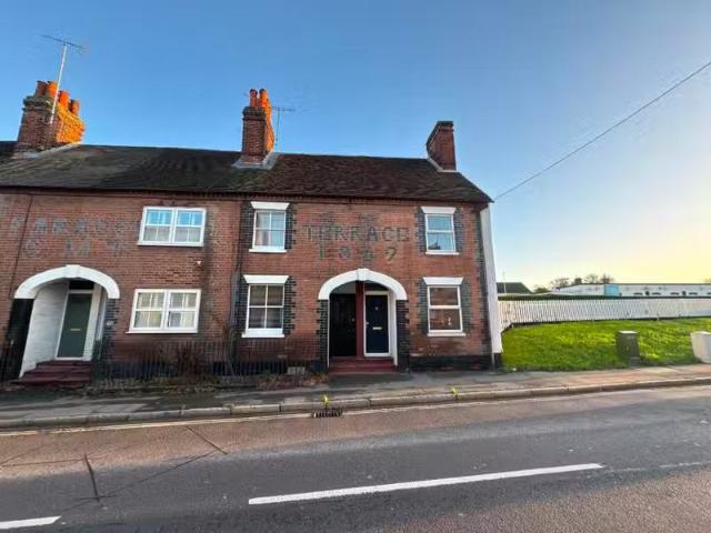 Deal! 2 bedroom semi detached house for rent in Bridge Street.