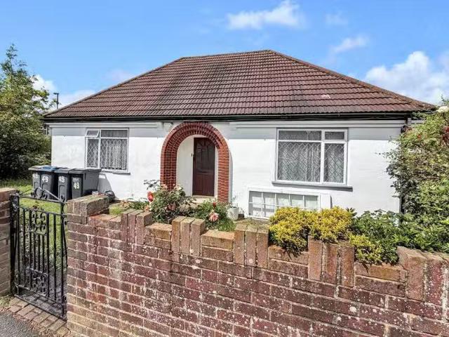For Rent! 2 bedroom semi detached house for rent in Princes Av.
