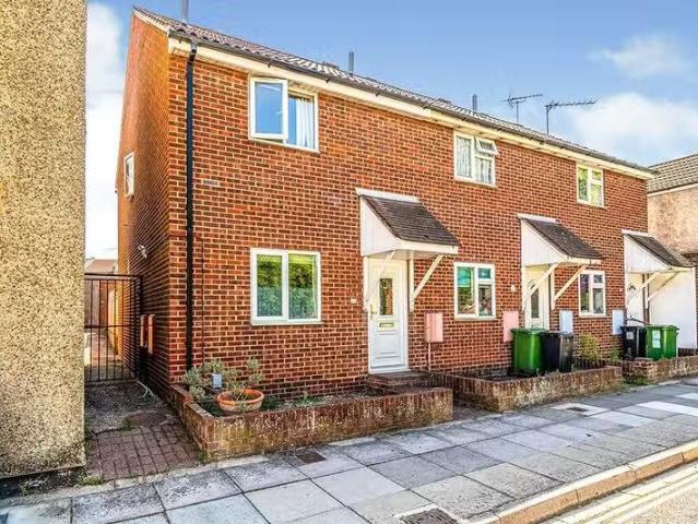 Nice 2 bedroom Semi Detached House to rent, Twyford Avenue, Po.