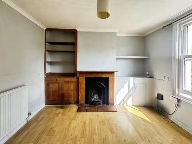 New 2 bedroom Semi Detached House to rent, Commercial Road, Tu.