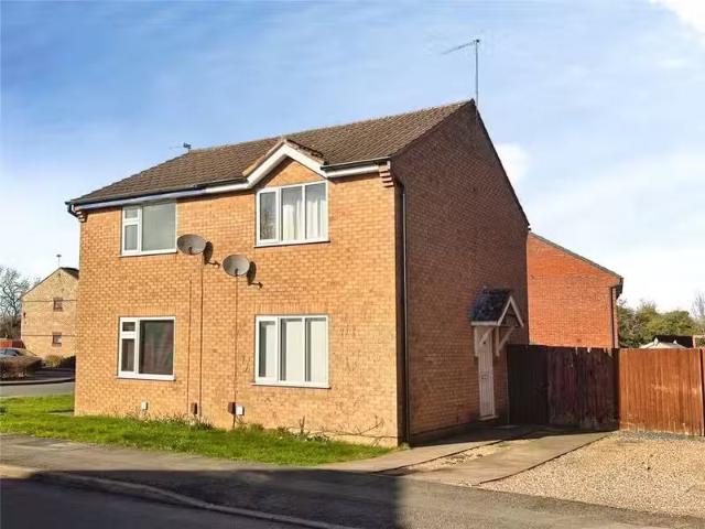 Unique 2 bedroom Semi Detached House to rent, Severn Avenue, H.