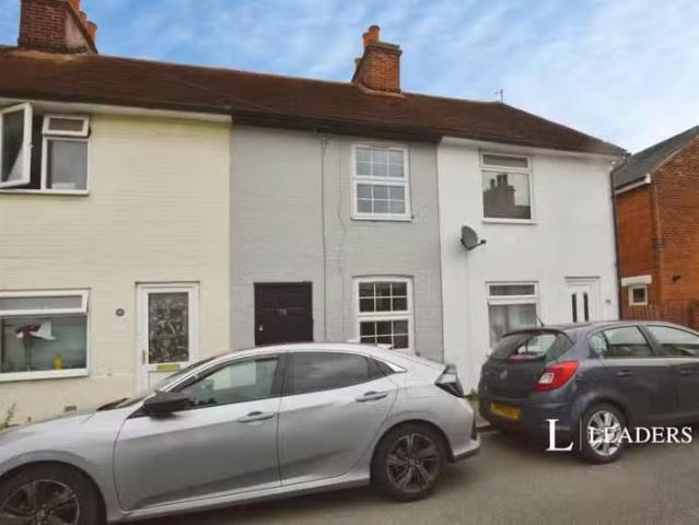 Unique 2 bedroom terraced house for rent in Artillery Street.