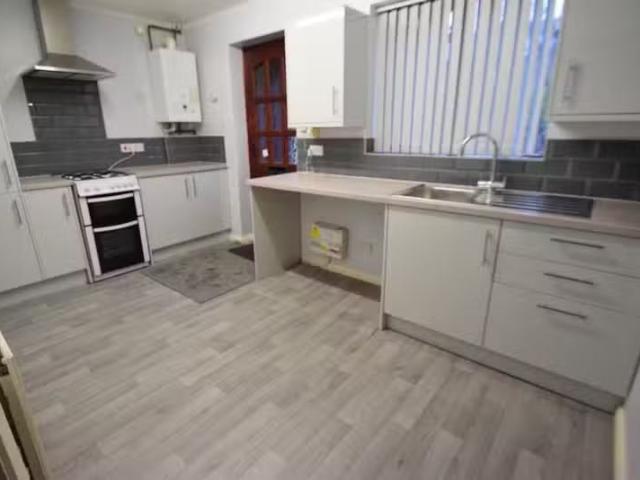 Deal! 2 bedroom terraced house for rent in Ash Mews, Bradford.