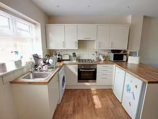 Nice 2 bedroom terraced house for rent in Fleur De Lys Drive.