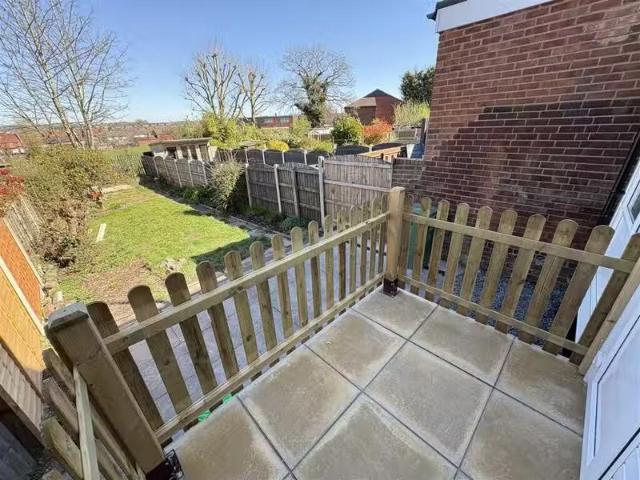Deal! 2 bedroom terraced house for rent in Sunbury Road, Hale.