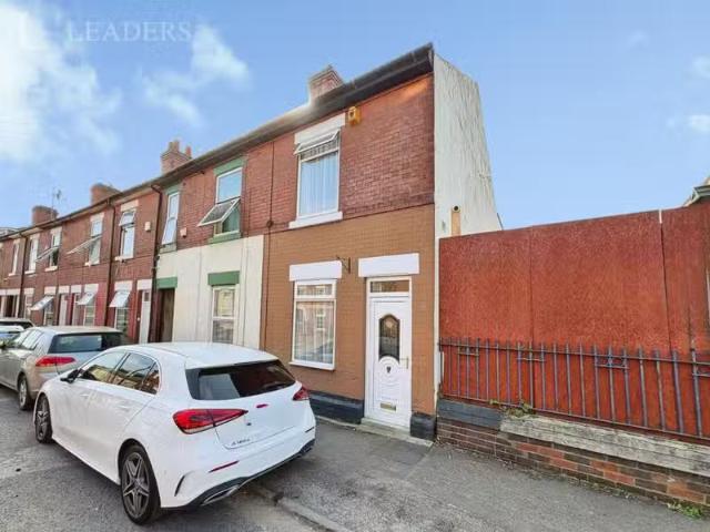 Cozy 2 bedroom terraced house for rent in Shaftesbury Crescent.