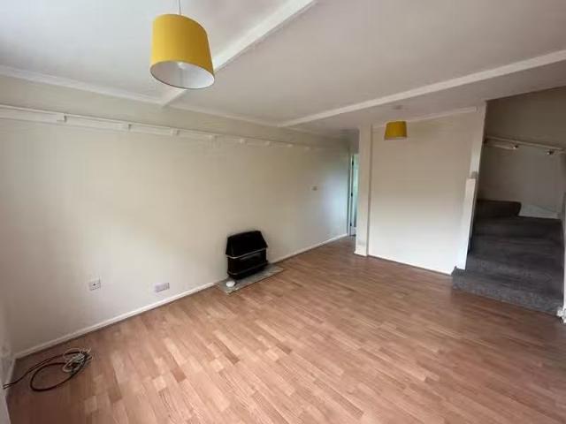 New 2 bedroom town house for rent in 37 Hawkcliffe View, Silsd.