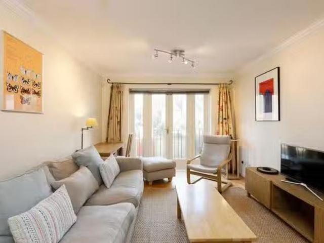 Charming 2 BR Waterloo Court