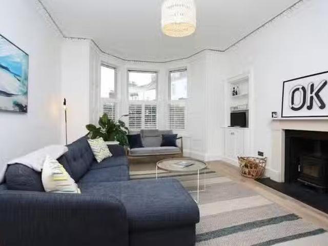 Just in! 2 BR Balfour Street