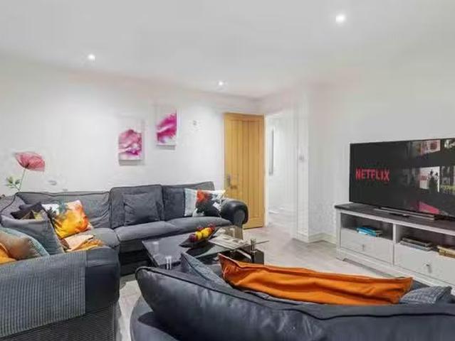Unique 2 BR Crompton Street