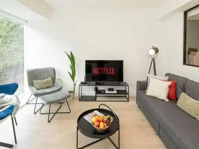 Rental! 2 BR Great West Road