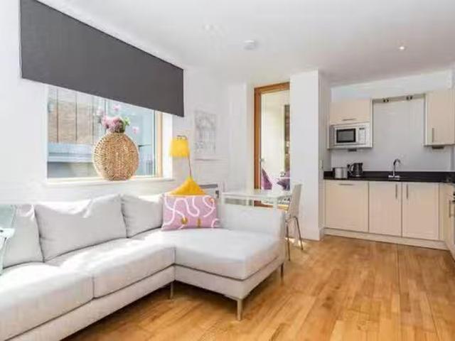 Charming 2 BR Oxford Castle