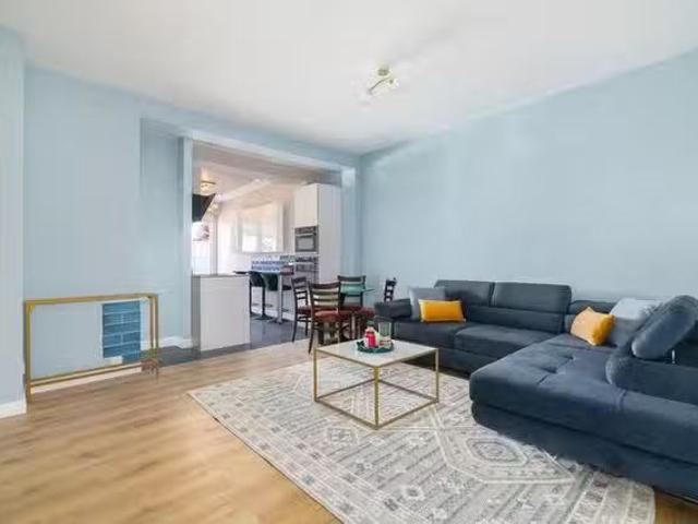 Charming 2 BR Perth Road