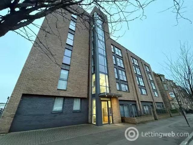 Cheap 2 BR Property to rent in Mcdonald Road, Leith, Edinburgh.
