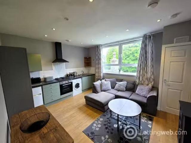 Unique 2 BR Property to rent in Menzies Road, Torry, Aberdeen.