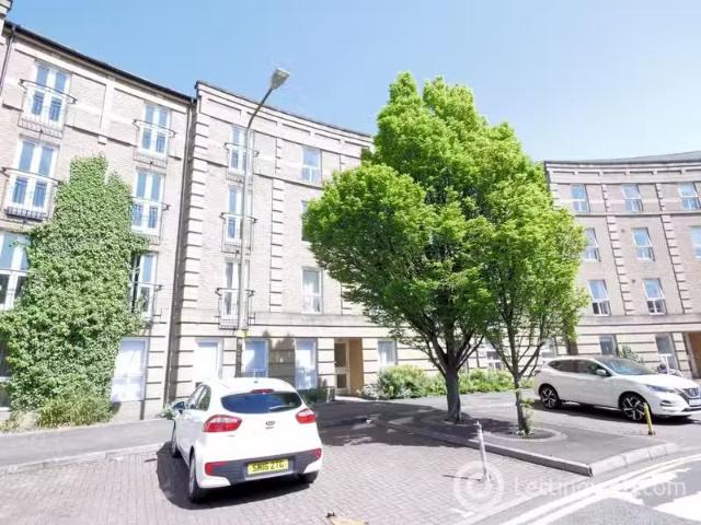 Nice 2 BR Property to rent in Morrison Circus, West End, Edinb.