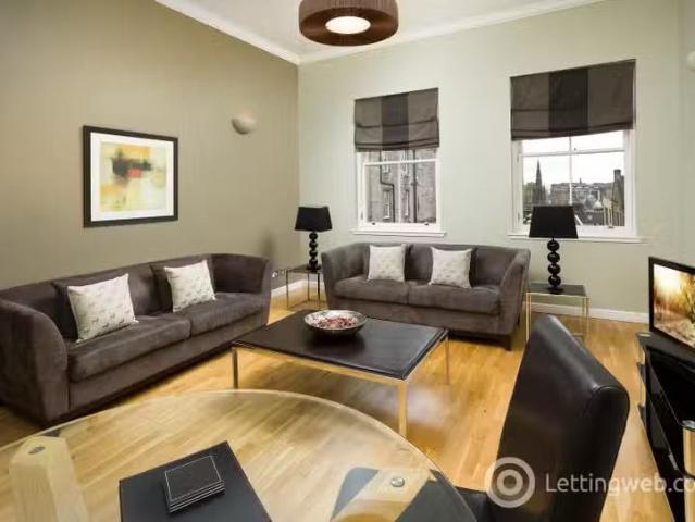 Unique 2 BR Property to rent in Advocates Close, Edinburgh, EH.