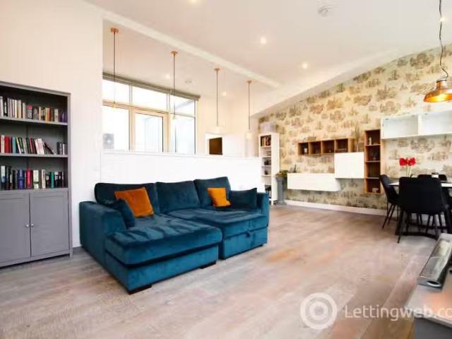 Nice 2 BR Property to rent in Albion Street, Merchant City, Gl.