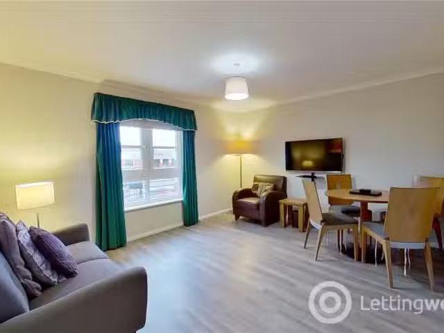 Charming 2 BR Property to rent in Annandale Street, Edinburgh.