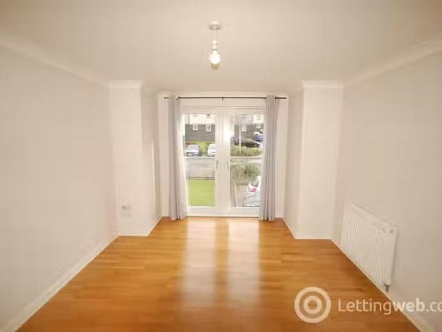 Cozy 2 BR Property to rent in Ashwood Gait, Edinburgh