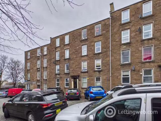 Nice 2 BR Property to rent in Blackness Street, West End, Dund.