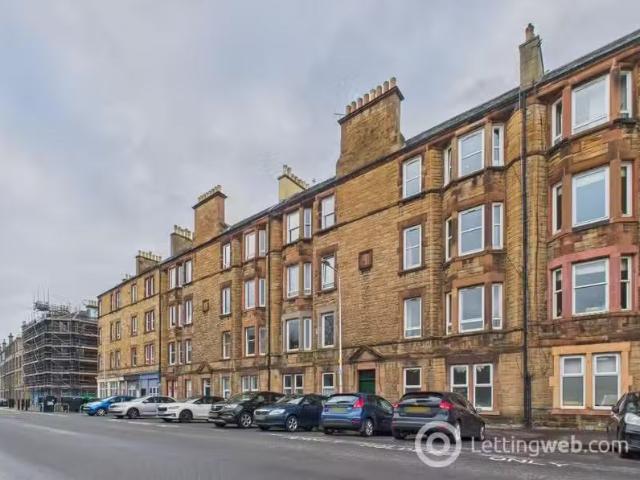 Cheap 2 BR Property to rent in Dalmeny Street, Leith, Edinburg.