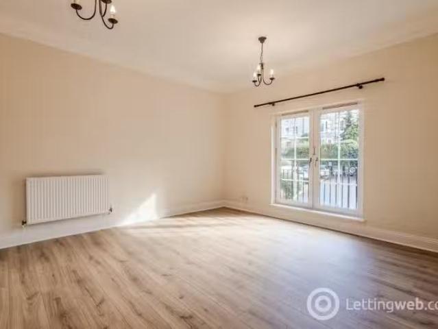 Rental! 2 BR Property to rent in East London Street, Edinburgh.