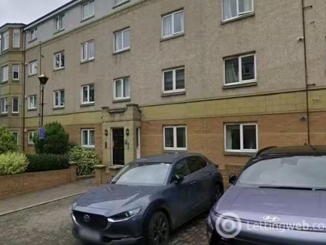 Nice 2 BR Property to rent in Easter Dalry Road,, Edinburgh.