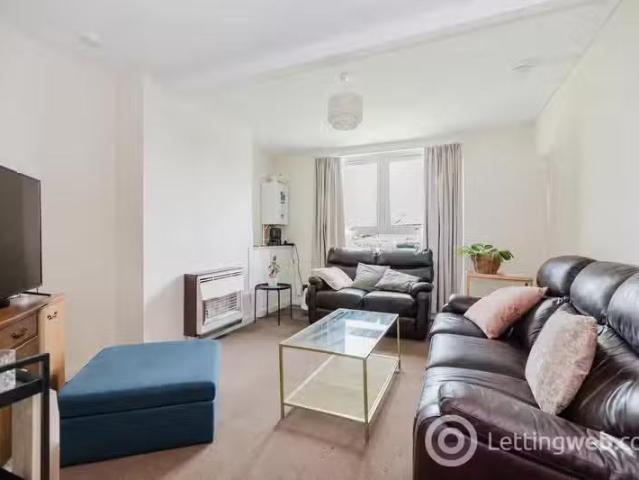 Unique 2 BR Property to rent in Findlay Gardens, Edinburgh, EH7
