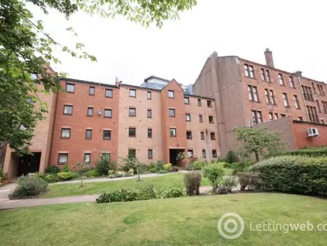 Unique 2 BR Property to rent in Flat 3/2, 9 Albion Gate, Glasg.