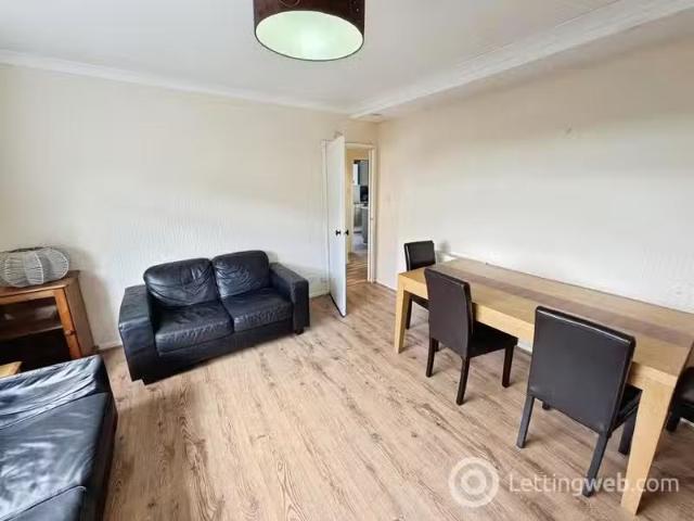 Unique 2 BR Property to rent in Gilmerton persons Drive, Edinb.