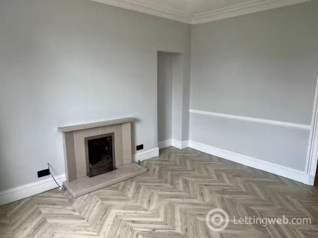 Cheap 2 BR Property to rent in Hunter Place, Aberdeen