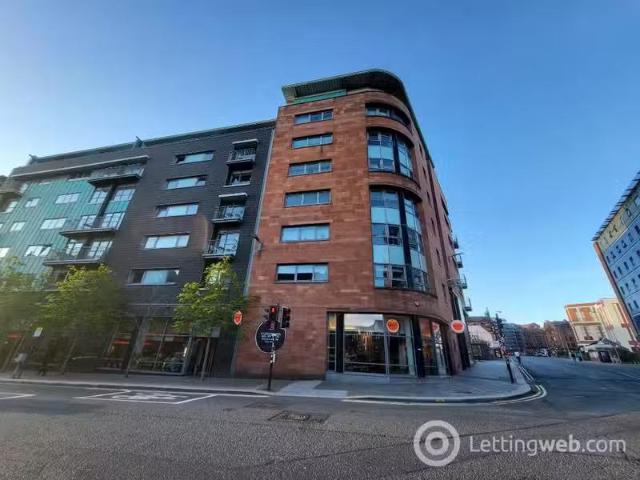 Cheap 2 BR Property to rent in High Street, Merchant City, Gla.
