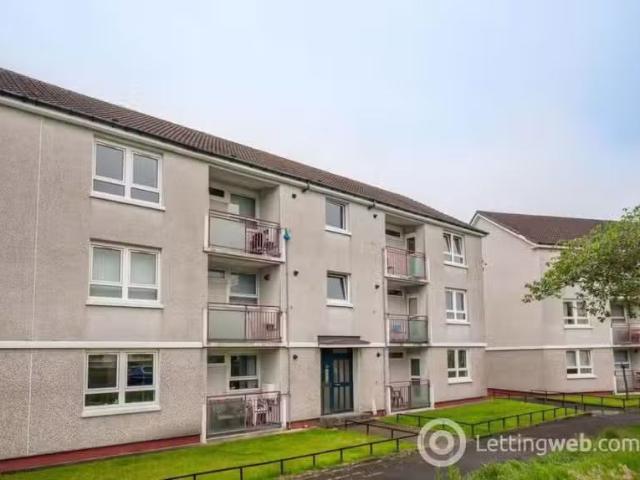 Cozy 2 BR Property to rent in Hopeman Avenue, Glasgow, G46
