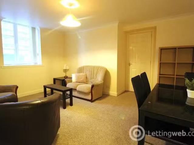 Charming 2 BR Property to rent in Ivory Court, Hutcheon Street.