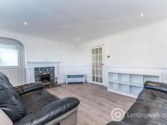 Deal! 2 BR Property to rent in Lady Nairne Grove, Edinburgh, EH8