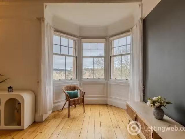 Cozy 2 BR Property to rent in Roseburn Terrace, Edinburgh, EH12