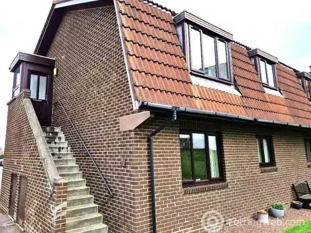 Charming 2 BR Property to rent in Station Court, North Berwick.