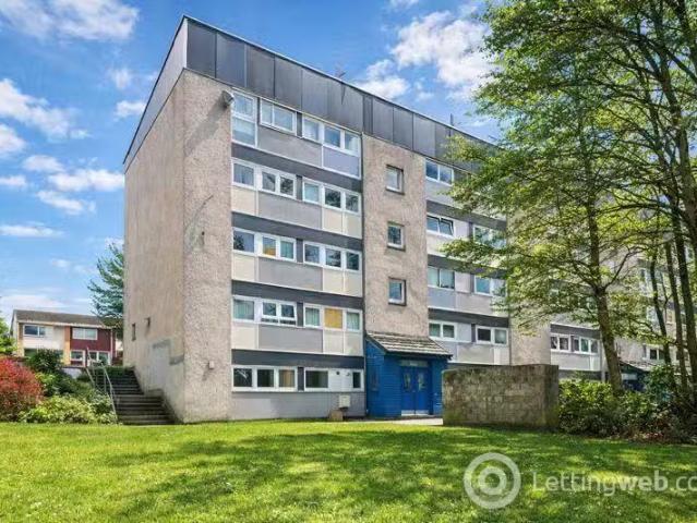 Unique 2 BR Property to rent in Sandyknowes Road, Carbrain, No.