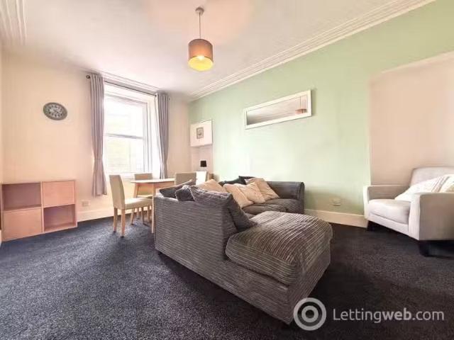 Unique 2 BR Property to rent in Skene Square, City Centre, Abe.