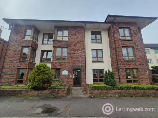 Deal! 2 BR Property to rent in Wilson Street, Largs, North Ayr.