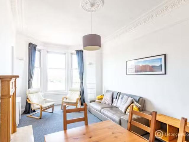 Unique 2 BR Property to rent in 123/4 Lochend Road, Edinburgh.