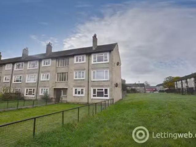 Cheap 2 BR Property to rent in 29 Ballater Place, Dundee