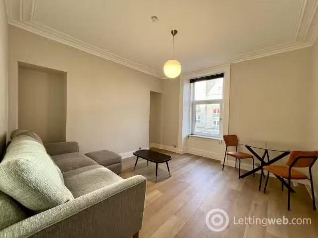 Charming 2 BR Property to rent in 2 Millburn Street, Aberdeen.