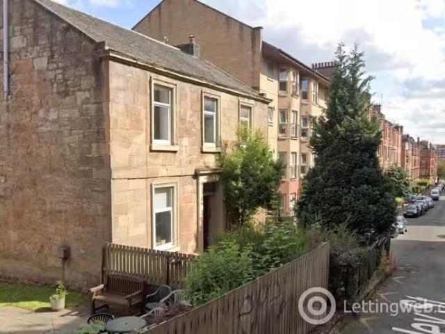 Unique 2 BR Property to rent in 58 Apsley Street, G11